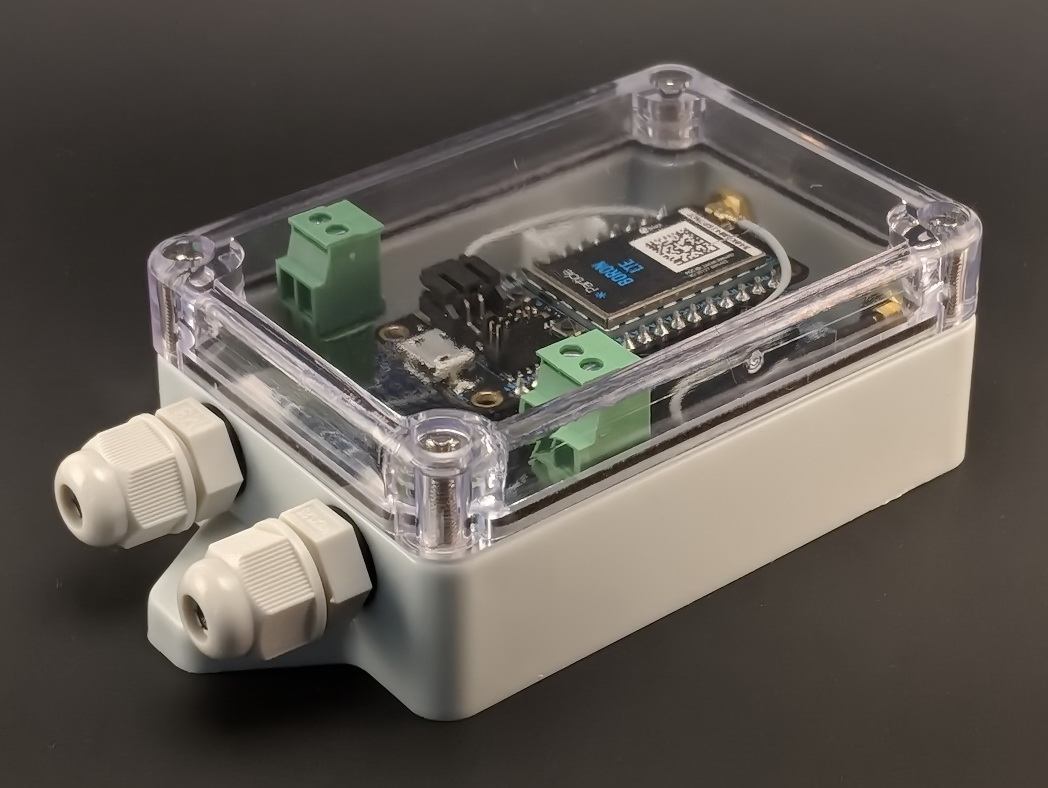 qBoxMini DIY IOT Enclosure Kit (Two SMAs) – IOT-BOTS.COM