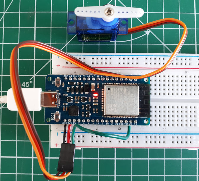 Servomoteur ESP32 en code Arduino: Tutoriel avec le SG90